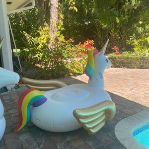 Sunnylife | Games | Oversized Unicorn Luxe Ride On Float | Poshmark